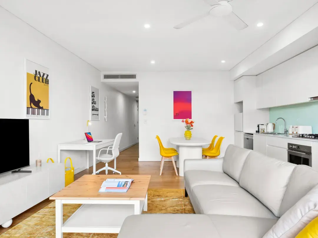 Central Luminous 2 Beds With Balcony & Aircon - Surry Hills