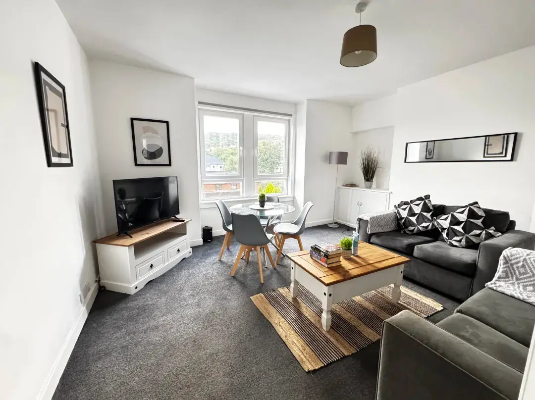 2-bed Gourock Margaret St - Sleeps 4 - Contractors, Business & Relocations - Free Parking - Gourock