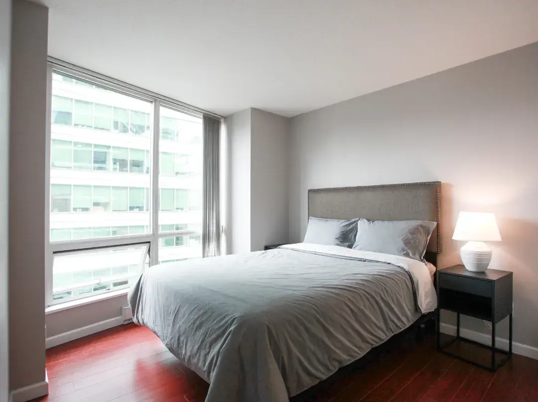 Spacious 2 Bed 2 Bath Located In Downtown Vancouver. - Vancouver