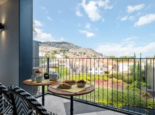 Varanda Vistas E Piscina No Savoy Insular - Funchal