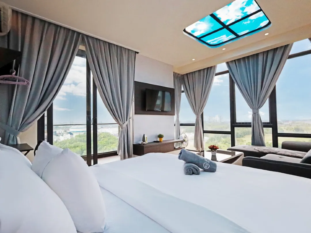 Cube 8 Teens Austin Central - Ulu Tiram