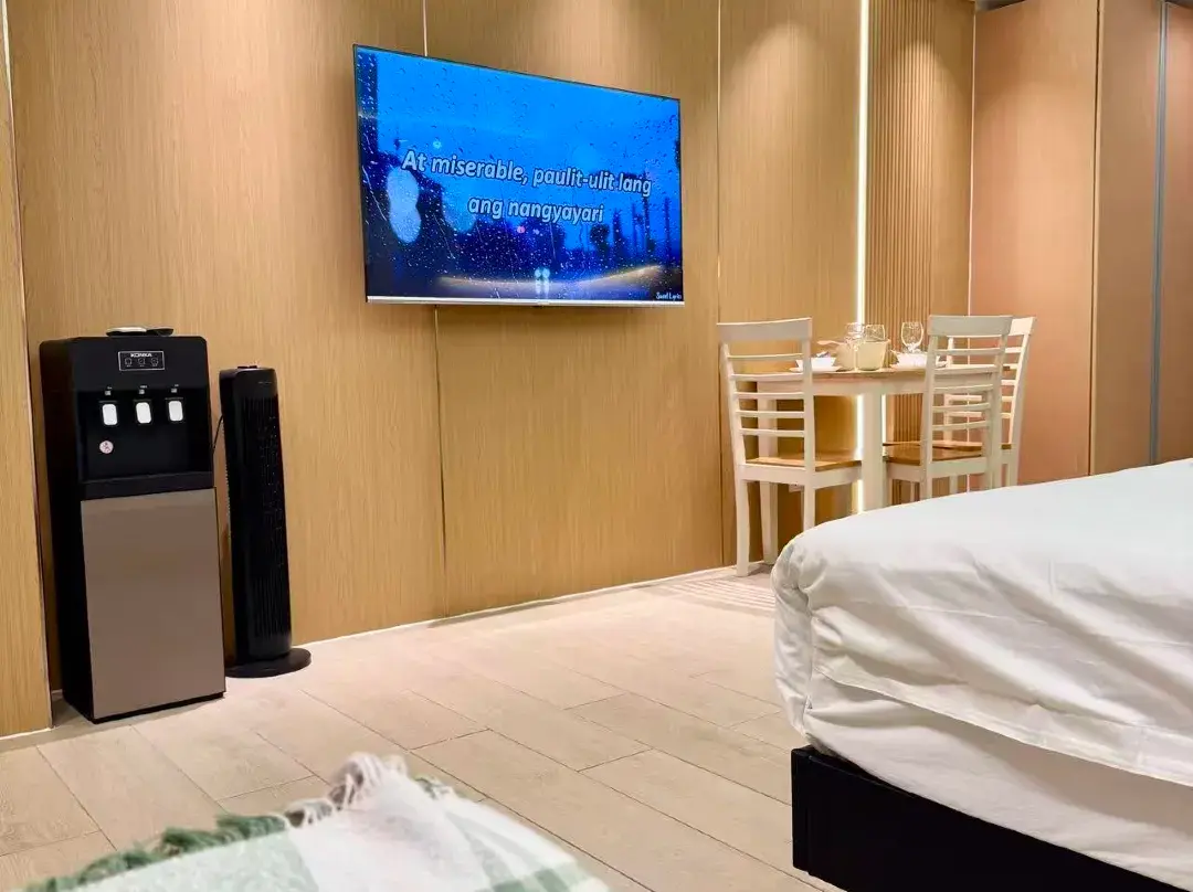 Venice Luxe Urban Pool Retreat, Sauna, Netflix - Taguig
