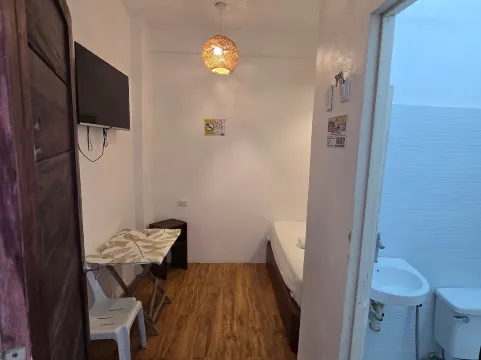 Room 204 Studio Type Apt - Angeles