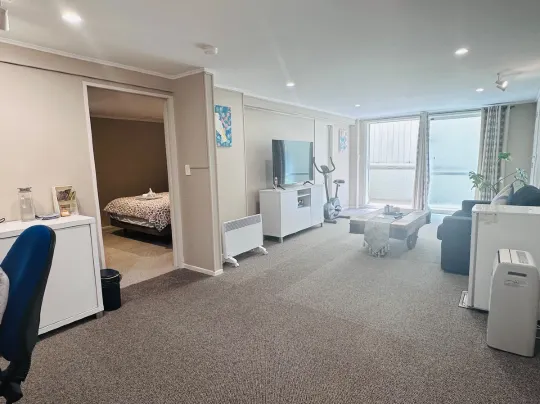 Large 1br Suite And Private Lounge - Bay of Plenty