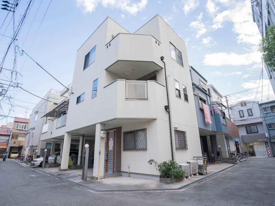 Travel Time・hanazonochō｜direct Train Access To Shinsekai, Namba, And Dotonbori In 5 Minutes - Osaka