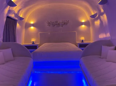 Cave Of Love – Seafront Sunset View Santorini - Santorini