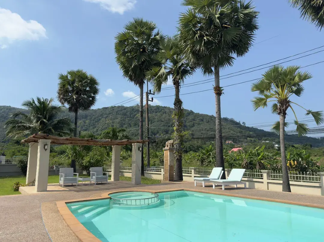 Giant Palm Tree Retreat. Castle-style Private Pool Villa. - Phuket
