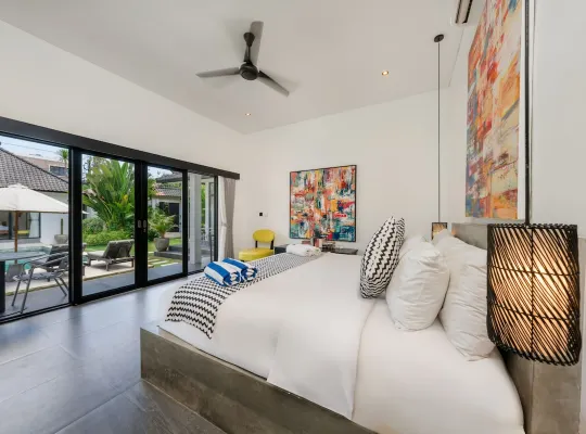 Elegant Modern 4br Retreat In The Heart Of Berawa - Canggu