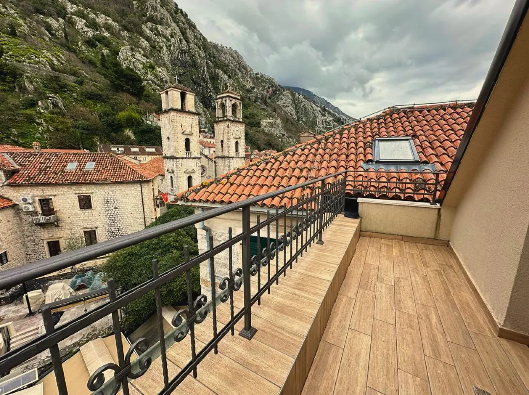 Step To Kotor Bay Old Town - Kotor