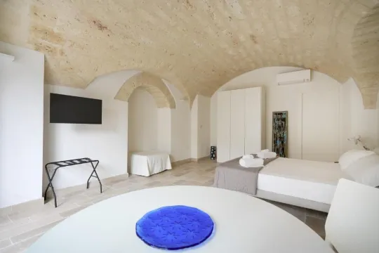 Palazzo Della Torre 002 - Historical Modern Stay - Bari