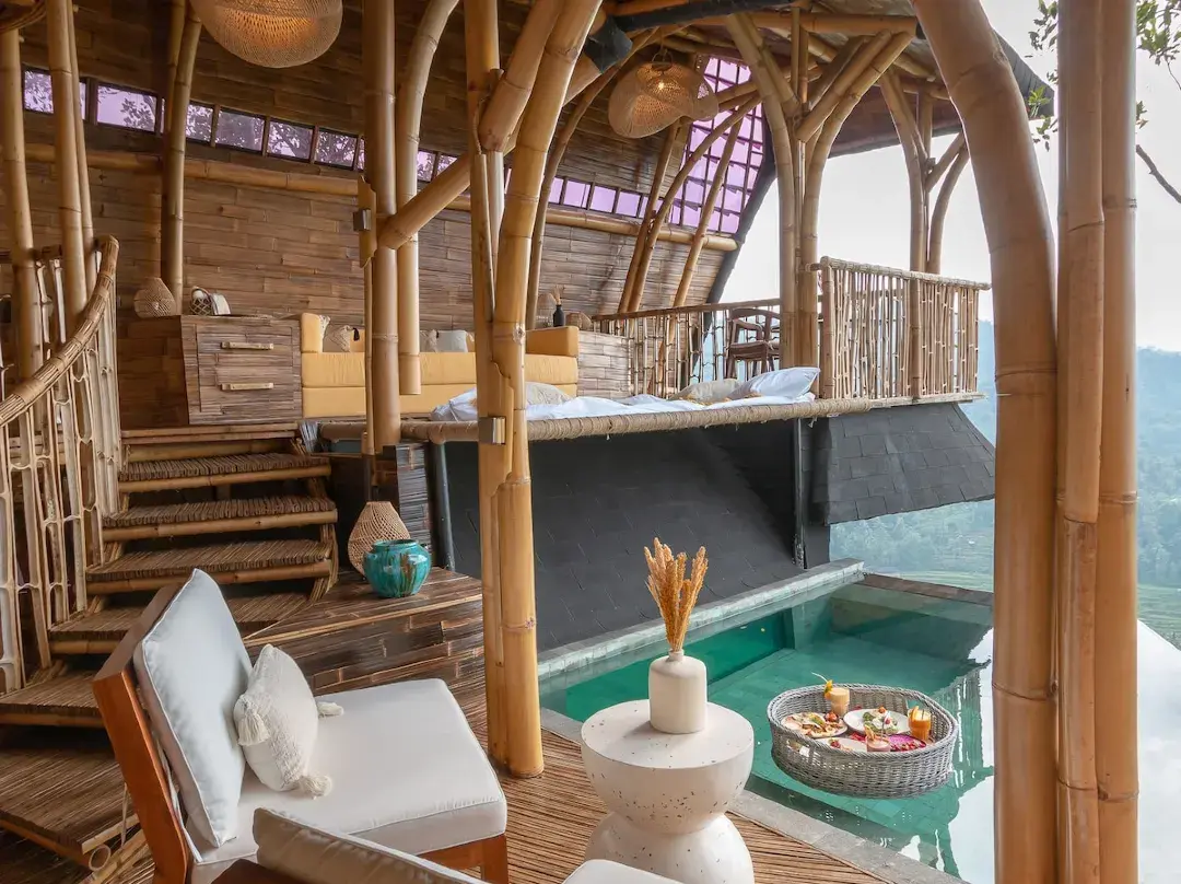 Cliffside Bamboo Treehouse - Private Heated Pool - Sidemen