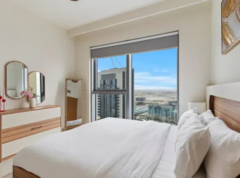 Elegant Creekside 1br With Panoramic Views - Sharjah