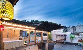 Dengfenglai Chinese Inn (Furongzhen Great Waterfall)(等风来客栈（芙蓉镇大瀑布店）) (Vĩnh Thuận), Giá Cập Nhật ...