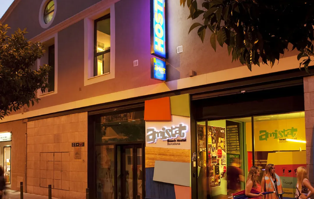 Latroupe Poblenou Beach Hostel Barcelona - Barcelona