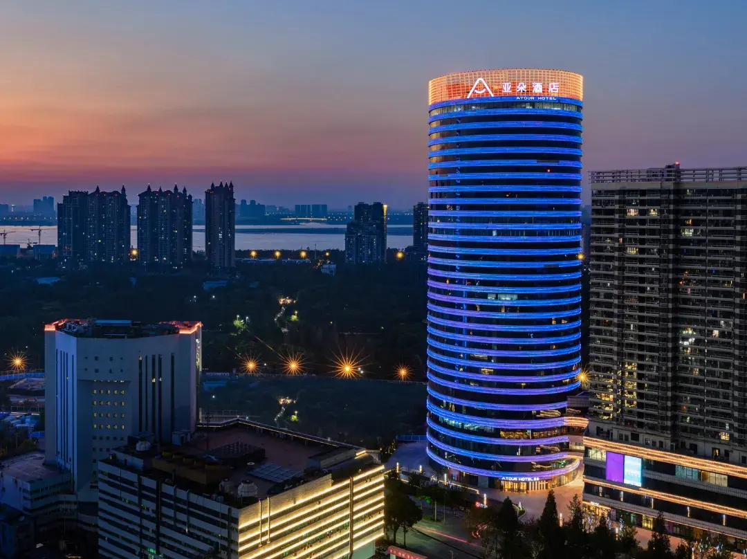 Atour Hotel (Wuhan High Speed Railway Station Qingshan Heping Park Subway Station ） - Wuhan