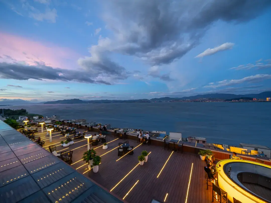 Luyue Erhai Holiday Hotel - Dali