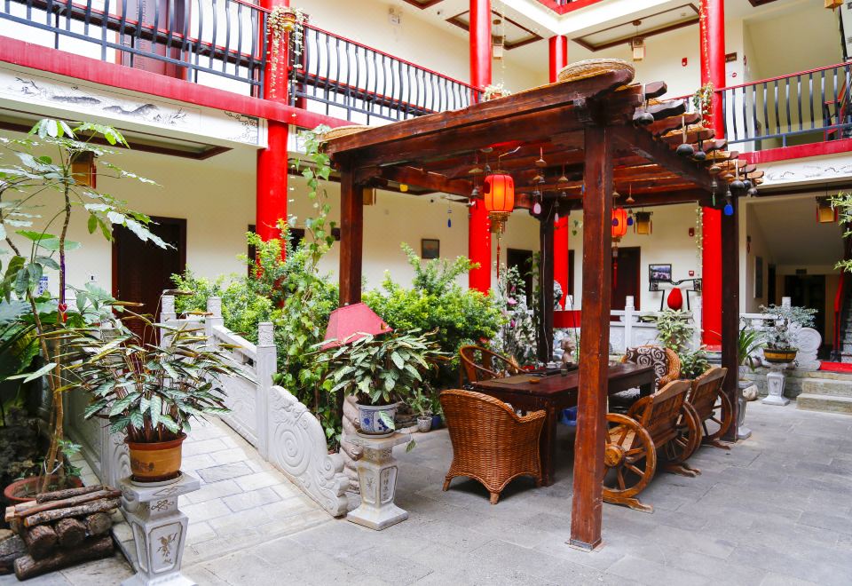 Jiayi Hotel (Lijiang Gucheng Dashuiche)(家怡酒店（丽江古城大水车店）), Lijiang ...