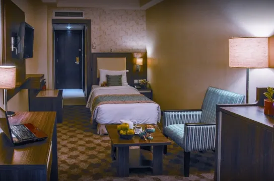 Enghelab Hotel - Tehran