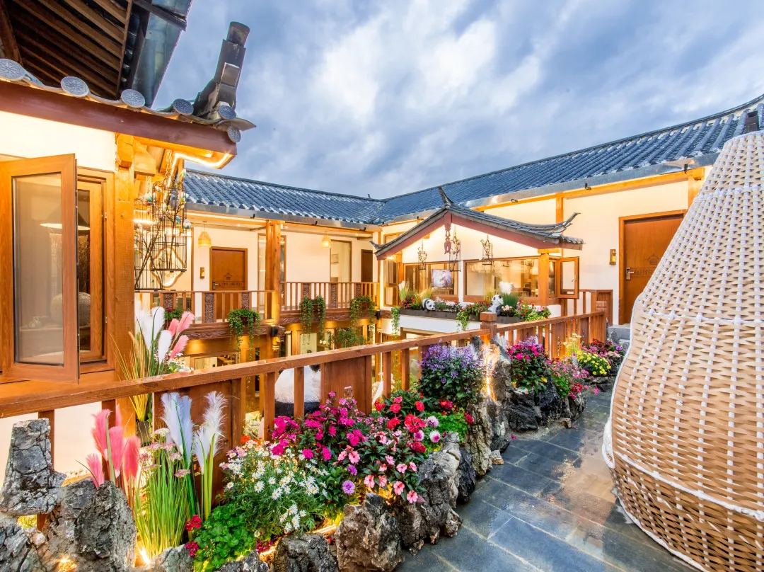 Lijiang Shiningland Resort Hotel(lijiang Old Town) - Lijiang