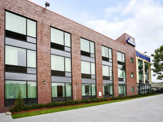 Days Inn By Wyndham Bronx Near Stadium - The Bronx, NY