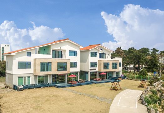 Seogwipo Toto Pension (Near Soesokkak, Outdoor Terrace), Seogwipo ...