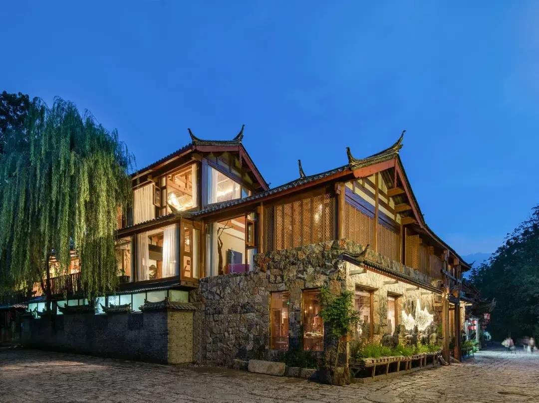 Mansuiguanshan Holiday Hall - Lijiang