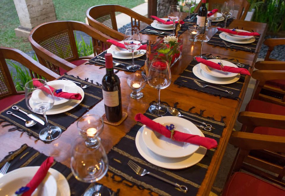 Family Or Compromise Service Table Setting