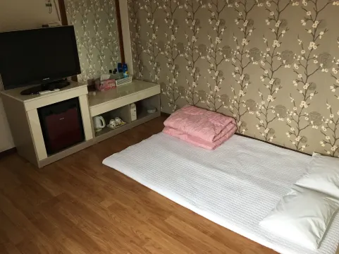 Namsan Motel Jeju - Jeju-si