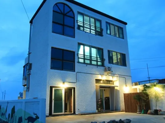 Jeju Nunkeunsaeu Guest House - Jeju-si