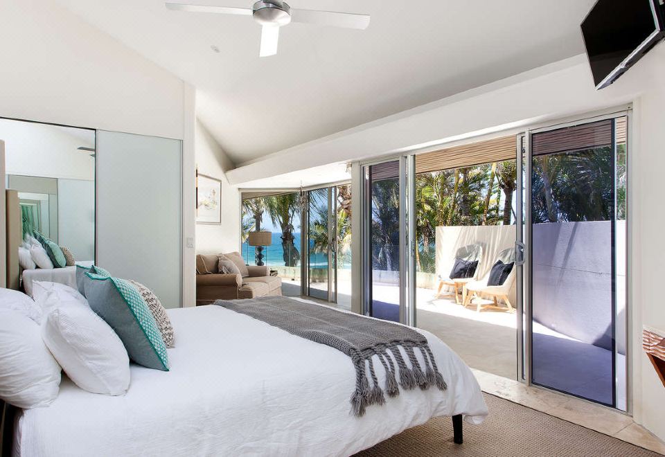 Holiday Homes Noosa - Absolute Beachfront - Sunshine Beach, Sunshine ...