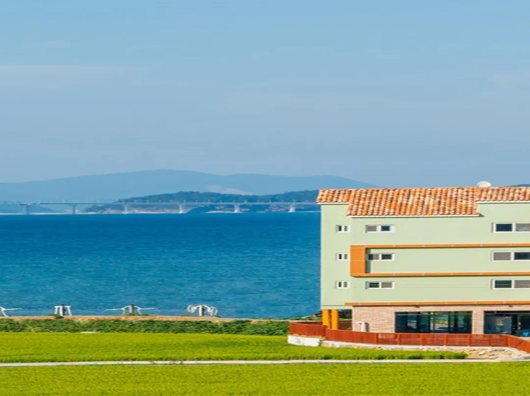 Geojae Beach White Pension - Geoje