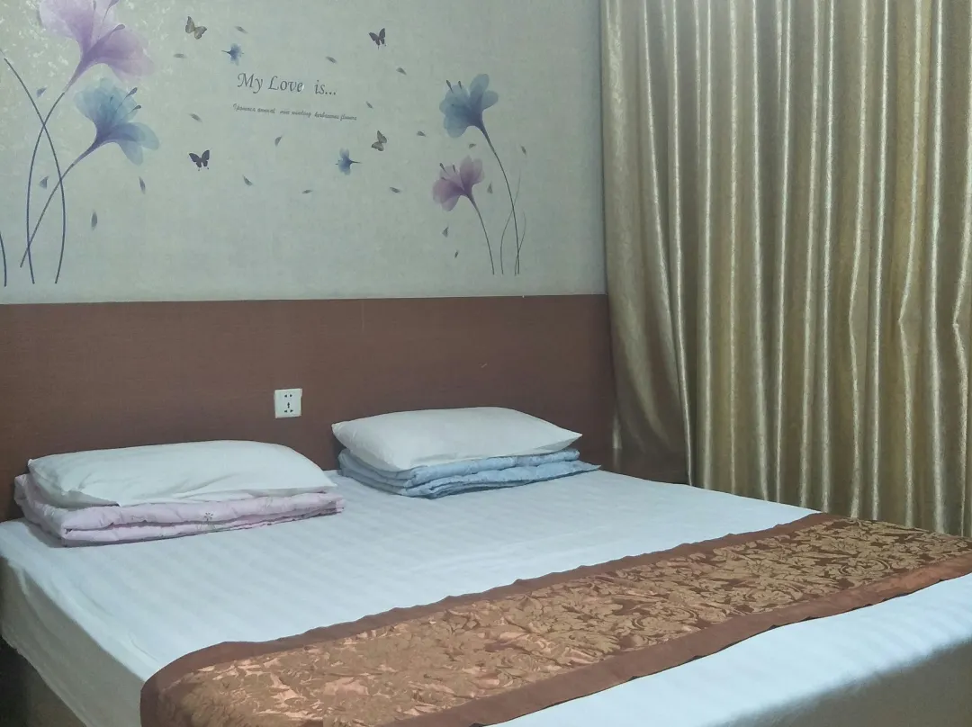 Zijinghua Hostel - 青島市