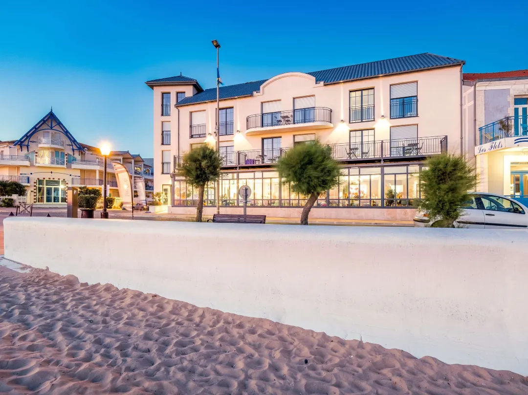 Les Flots - Hôtel Et Restaurant Face à L'océan - Châtelaillon-plage - Châtelaillon-Plage