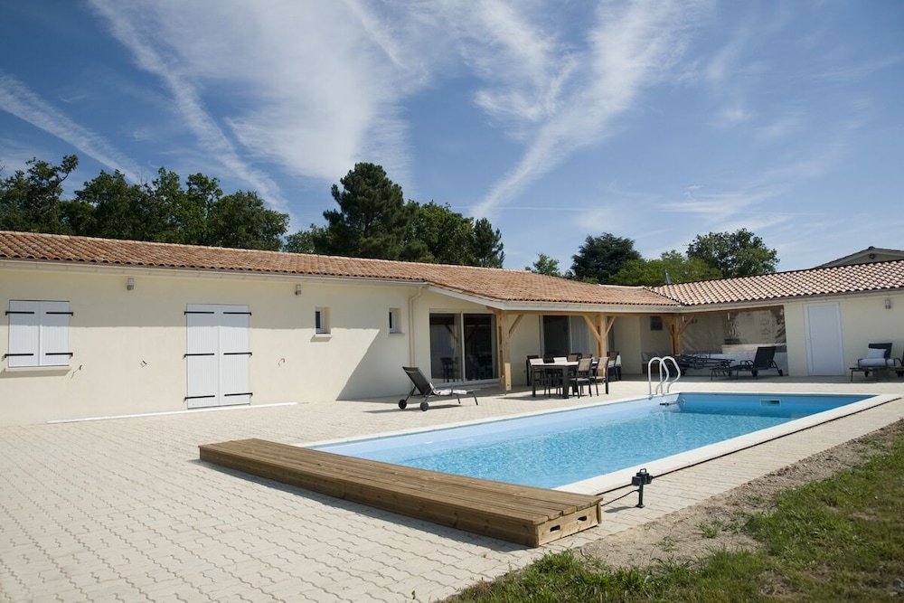 Etang Vallier Resort-Brossac Updated 2022 Room Price-Reviews & Deals ...