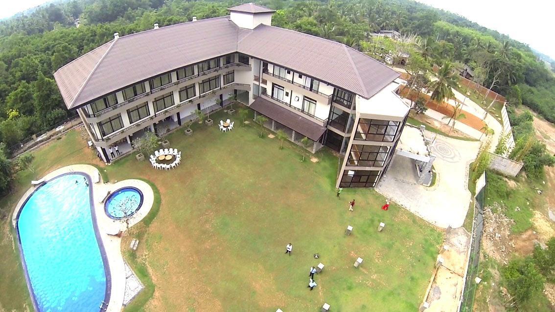 Vinrich Lake Resort-Piliyandala Updated 2022 Room Price-Reviews & Deals ...