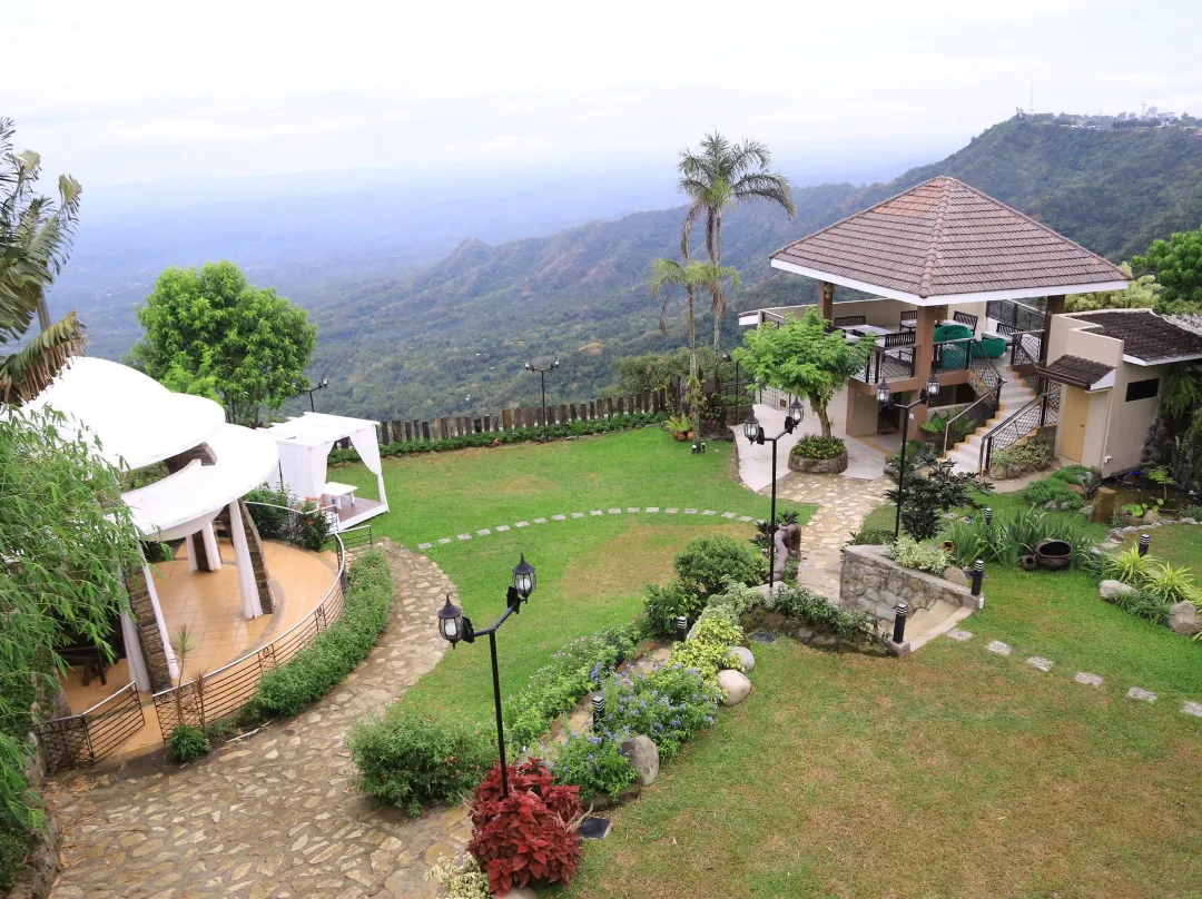 The Lakeview Suites - Tagaytay
