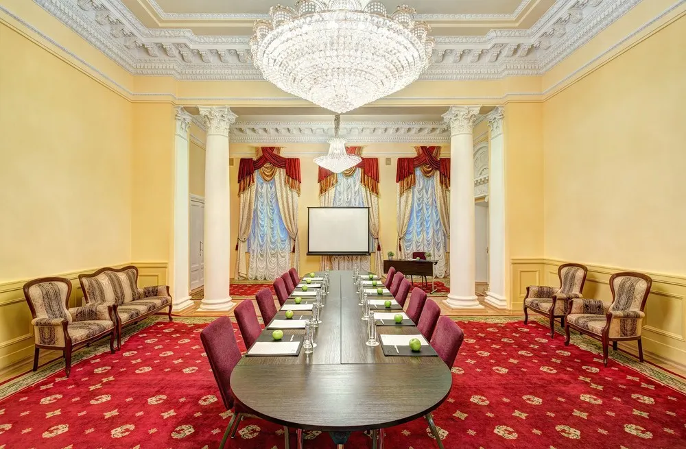 Cort Inn St Petersburg Hotel & Conference Center - St. Petersburg
