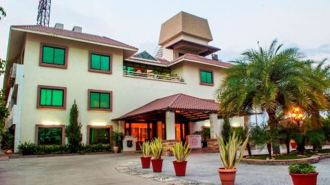 Jalsa Resorts-Indore Updated 2023 Room Price-Reviews & Deals | Trip.com
