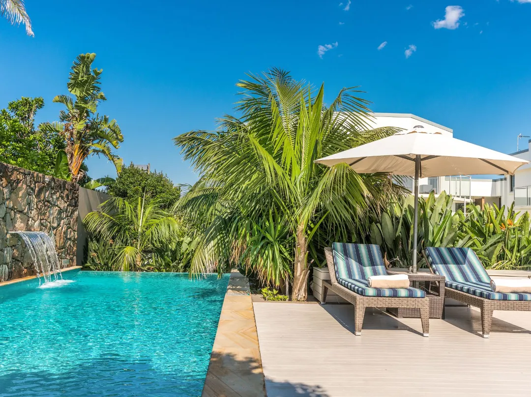 Bayview Beachfront Apartments, In Town Right On The Beach - Byron Bay