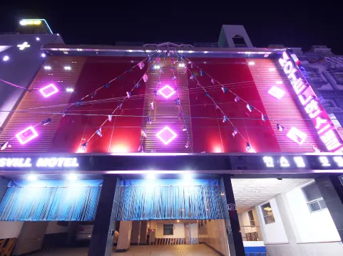 Busan Daeyeondong Hotel With - Pusan