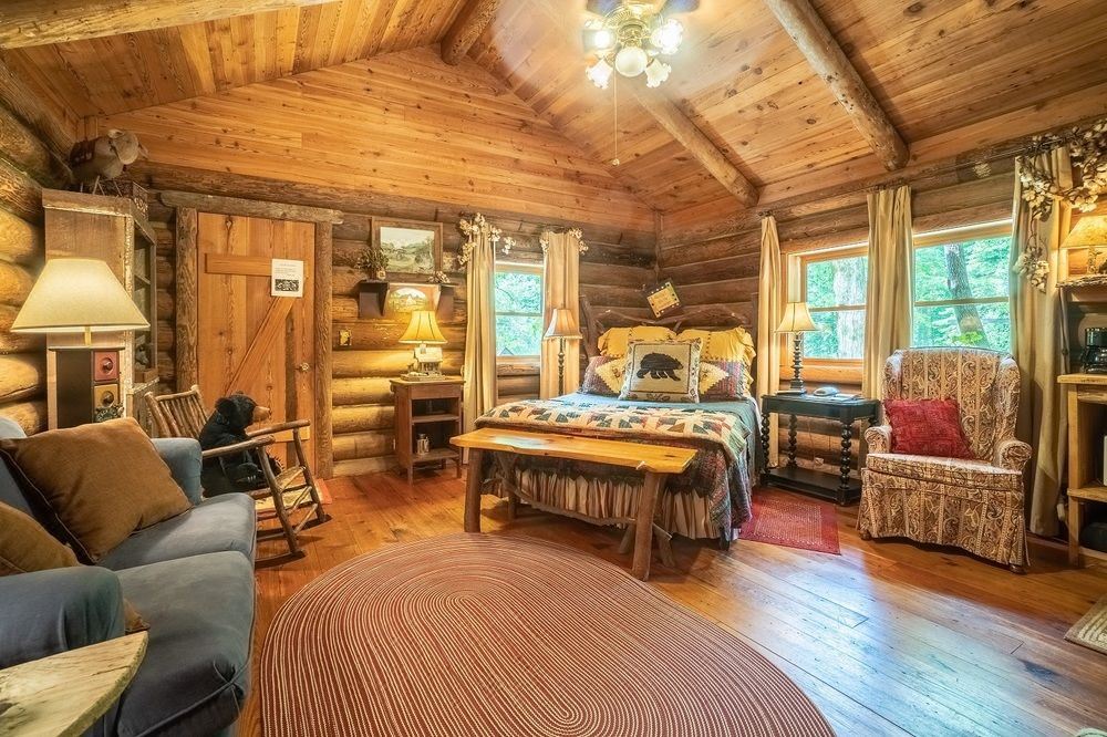 North 40 Lodge & Tavern - Hiawassee, GA
