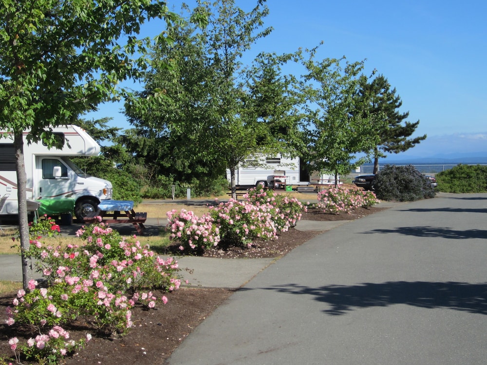 Park Sands Beach Resort, Parksville Latest Price & Reviews of Global ...