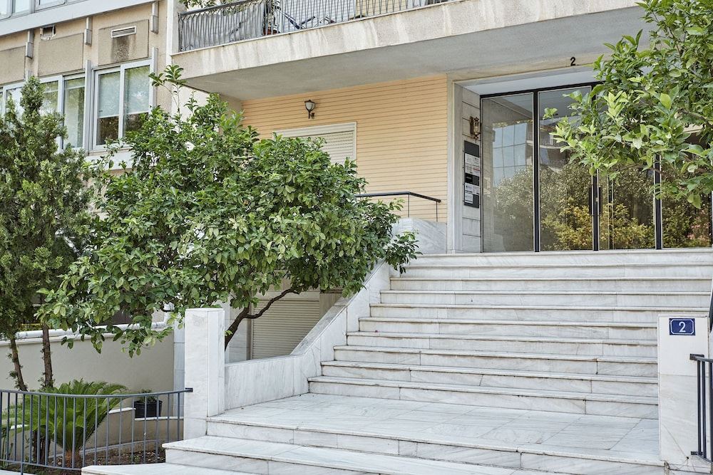 Chic One Bd Apartment With Hilton View - Athens