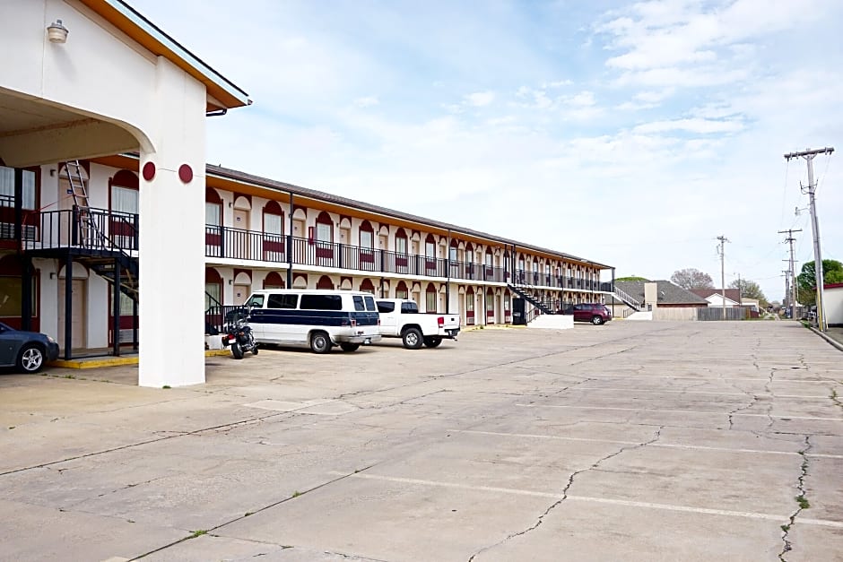 OYO Hotel Altus N Main St-Altus Updated 2022 Room Price-Reviews & Deals ...