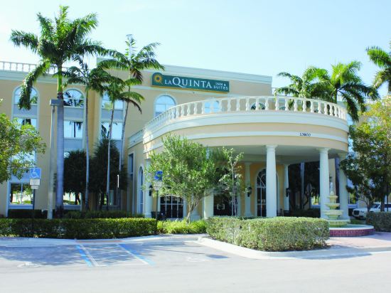 Are Dogs Allowed At Sawgrass Mills Mall