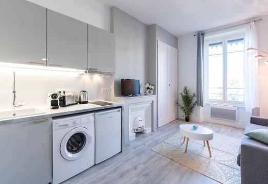 Renting Lyon Pirard, Lyon - 2026 Prices & Reviews | Trip.com