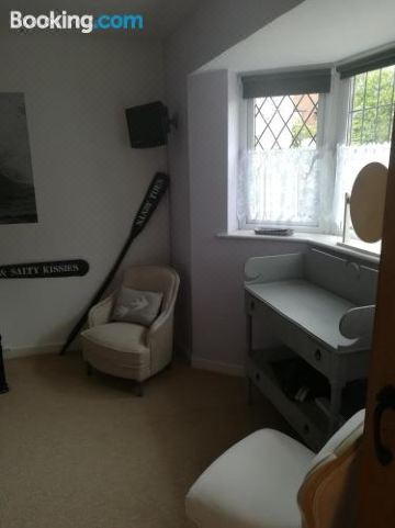 The Gate Cottage,West Itchenor - Updated Prices & Hotel Reviews 2024 ...