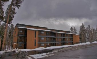 Setting Featuring Filtered Lakeviews 4 Br Home by RedAwning, Incline ...