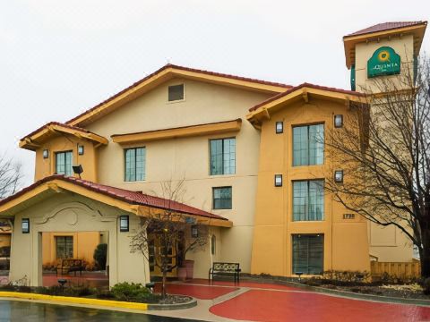 LA QUINTA INN CHICAGO SCHAUMBURG HOTEL, Rosemont - 2026 Updated Prices ...