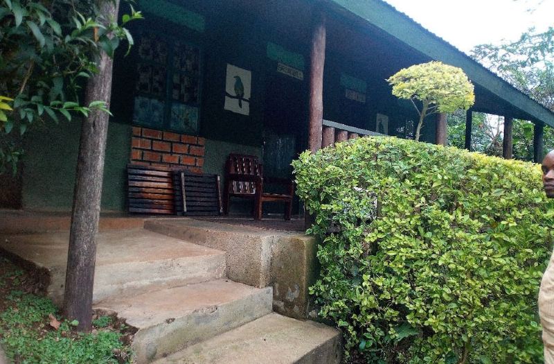 danau daun cottage price - Robert Kelly